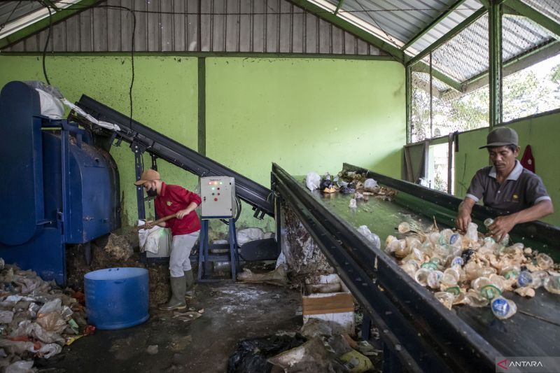 KLH siapkan regulasi wajibkan pengelolaan sampah oleh pemilik kawasan ... KLH siapkan regulasi wajibkan pengelolaan sampah oleh pemilik kawasan ...